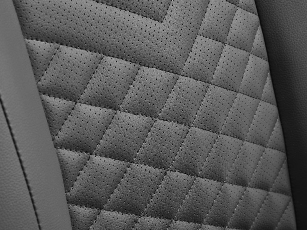 Scaun gaming HALLUM sup. picioare negru